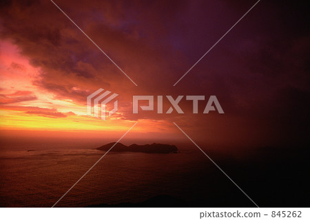 Sudden rain - Stock Photo [845262] - PIXTA