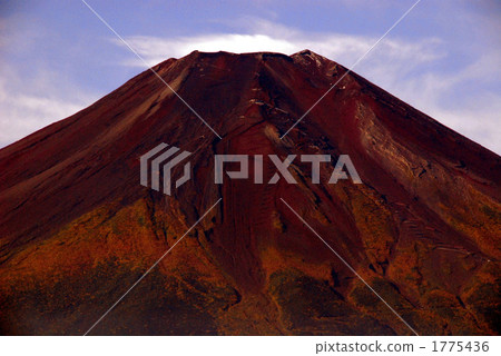 Red Mt. Fuji - Stock Photo [1775436] - PIXTA