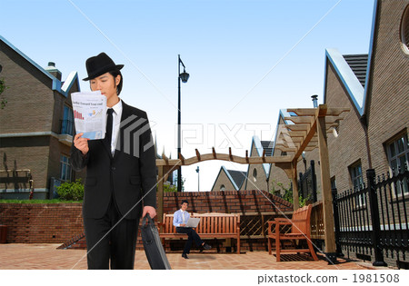 Building / man and woman _k _ 826880 - Stock Illustration [1981508] - PIXTA