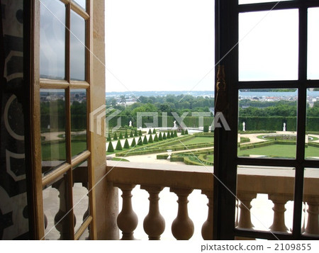 Window of Versailles palace - Stock Photo [2109855] - PIXTA