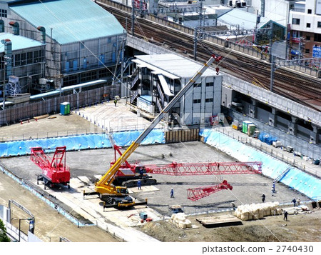 Crawler crane assembly - Stock Photo [2740430] - PIXTA