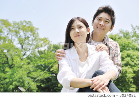 couple, cuddle, cuddle close together - Stock Photo [3024081] - PIXTA