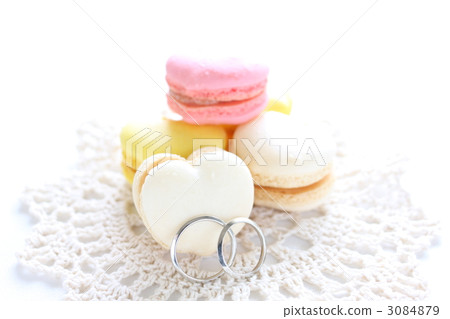 Marriage ring and pink Heart Macaron - Stock Photo [3084879] - PIXTA