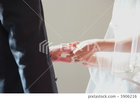 Ring exchange - Stock Photo [3906216] - PIXTA