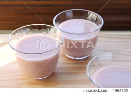 Strawberry milk jelly - Stock Photo [4962895] - PIXTA