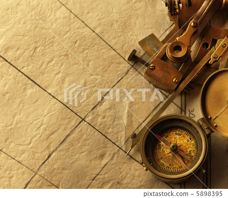 old compass on vintage background - Stock Photo [5898395] - PIXTA