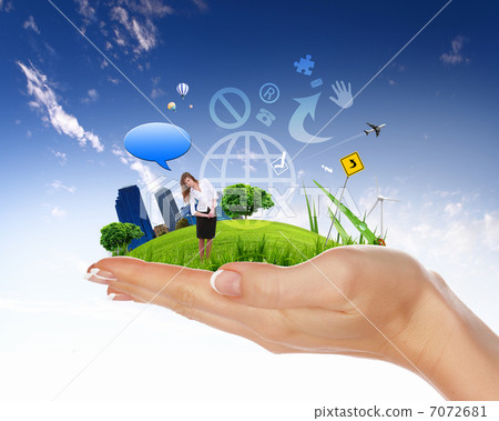 human hand holding a green city-插圖素材 [7072681] - PIXTA圖庫