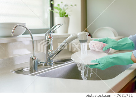 washing up - Stock Photo [7681751] - PIXTA