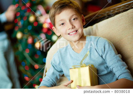 Boy with present - Stock Photo [8038018] - PIXTA
