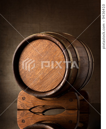 Old brown barrel - Stock Photo [9436410] - PIXTA