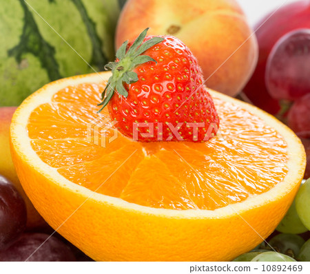 Fresh Orange and strawberries - Stock Photo [10892469] - PIXTA