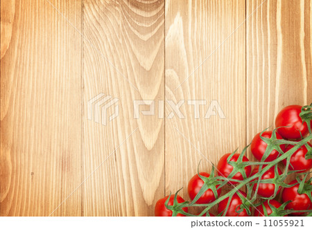 Cherry tomatoes on wooden table - Stock Photo [11055921] - PIXTA