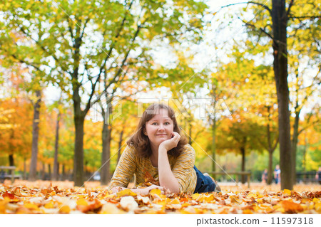 Girl enjoying bright fall day in park - Stock Photo [11597318] - PIXTA