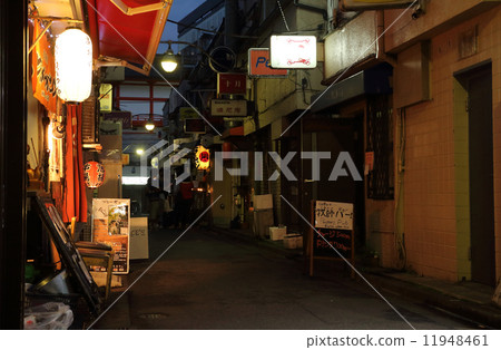 Shinjuku Golden Street in the evening - Stock Photo [11948461] - PIXTA