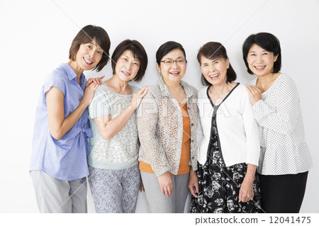 Middle female 5 people - Stock Photo [12041475] - PIXTA