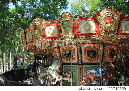 Merry-go-round in the forest - Stock Photo [13750869] - PIXTA