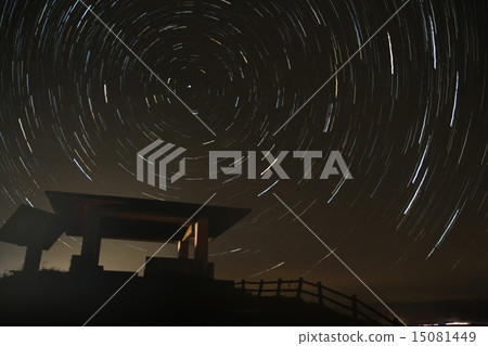 Stock Photo: starry sky, polaris, the north star - Stock Image - Everypixel