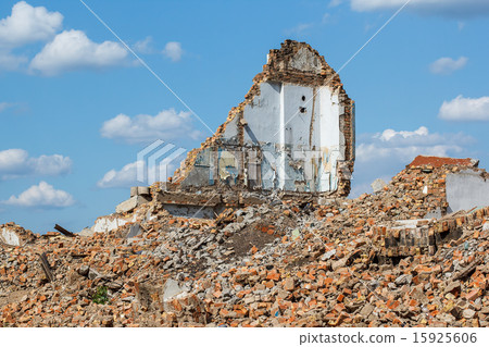 The ruins of bombed-out brick building. - Stock Photo [15925606] - PIXTA