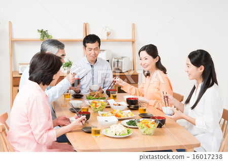 Family (3 generations - dining table) - Stock Photo [16017238] - PIXTA