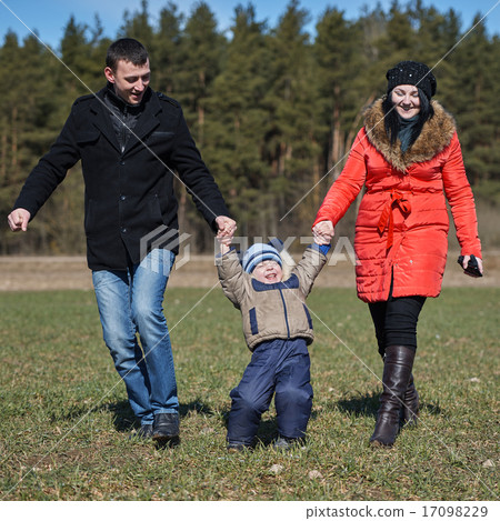 mom and dad raise child up - Stock Photo [17098229] - PIXTA