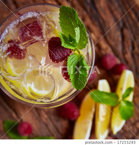 Refreshing homemade lemonade - Stock Photo [17253293] - PIXTA