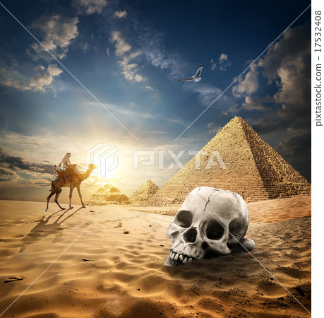 Pyramids and skull - Stock Photo [17532408] - PIXTA