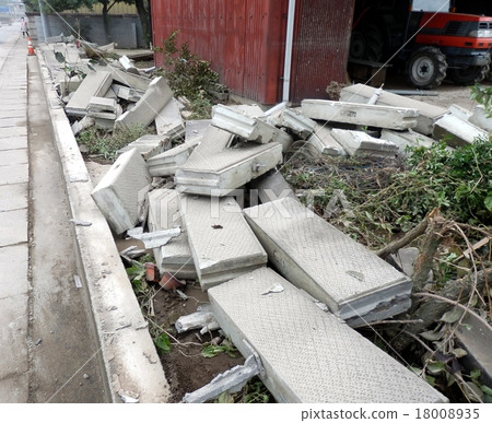 Block walls collapsed by the flood - Stock Photo [18008935] - PIXTA
