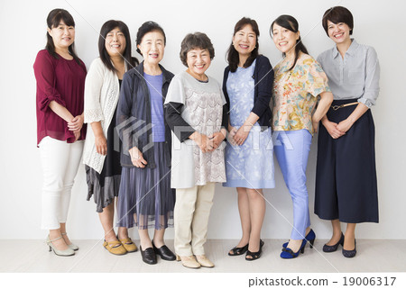 7 women portrait - Stock Photo [19006317] - PIXTA