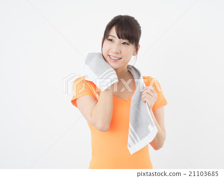 Women who exercise and wipe sweat - Stock Photo [21103685] - PIXTA