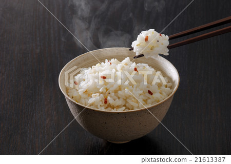 Wet rice that looks warm - Stock Photo [21613387] - PIXTA