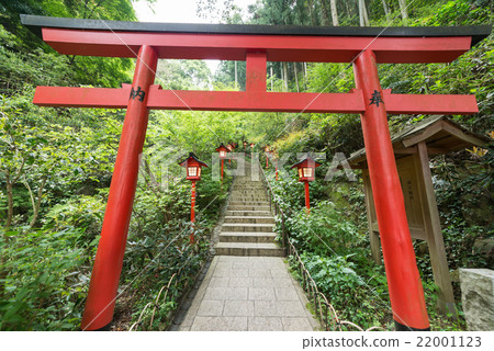 Tori, red pole at Japanese shrine - Stock Photo [22001123] - PIXTA