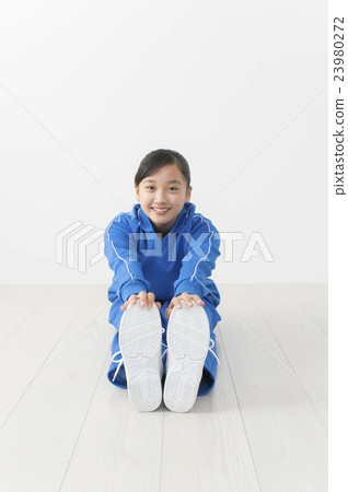 Junior high school students stretching - Stock Photo [23980272] - PIXTA