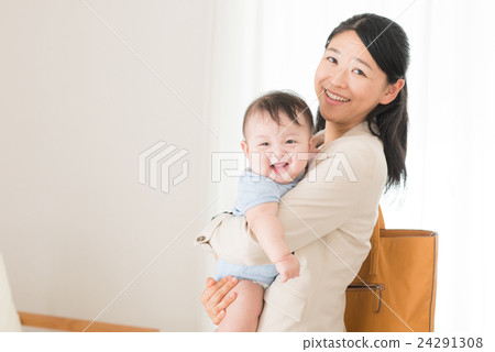 Working mother - Stock Photo [24291308] - PIXTA