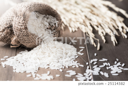 Thai jasmine rice and small sack - Stock Photo [25114382] - PIXTA