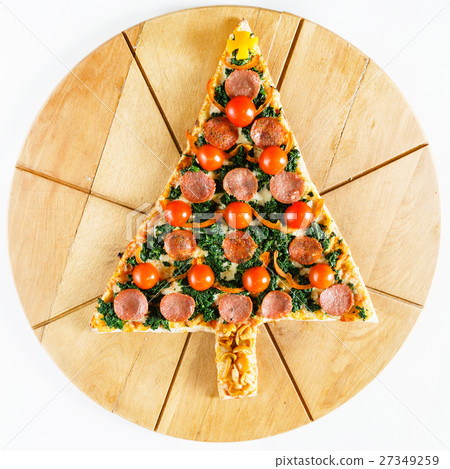 Christmas tree shaped pizza - Stock Photo [27349259] - PIXTA