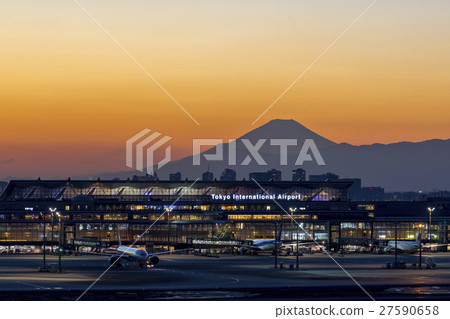 Haneda airport sunset view and Mt. Fuji - Stock Photo [27590658] - PIXTA