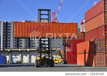 Container yard top lifter - Stock Photo [28542165] - PIXTA