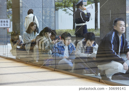 People to queue up - Stock Photo [30699141] - PIXTA