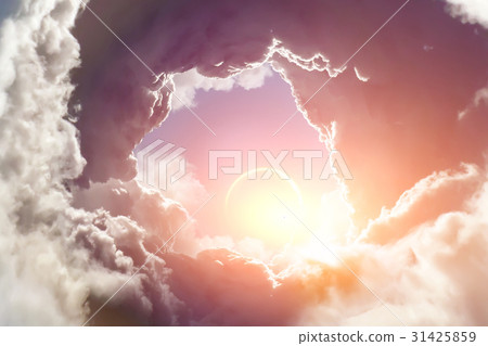 Sunlight pierces through the clouds - Stock Illustration [31425859] - PIXTA