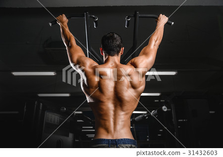 Handsome power athletic man diet training pumping up back muscle ...