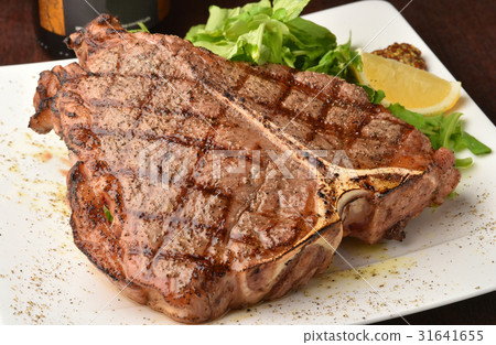 Tea Bone Steak - Stock Photo [31641655] - PIXTA