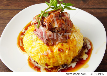 Roast bee omelet rice - Stock Photo [31894997] - PIXTA