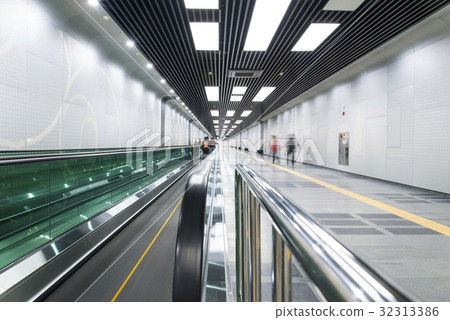 Moving Walk, Ichon Station, Yongsan-gu, Seoul - Stock Photo [32313386 ...