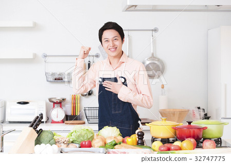 Kitchen cuisine Men cooking classes lifestyle - Stock Photo [32747775 ...