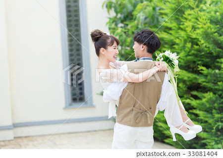 Wedding image, princess hug - Stock Photo [33081404] - PIXTA