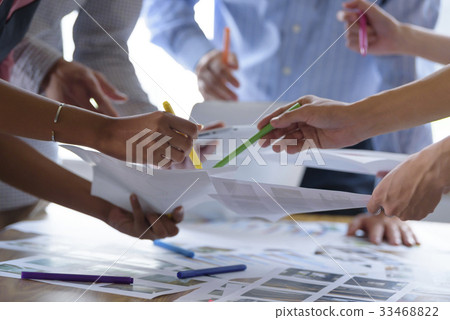 Multinational creative meeting scene - Stock Photo [33468822] - PIXTA