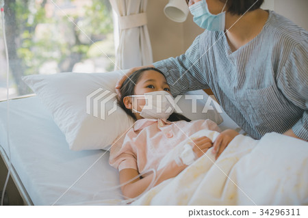 be hospitalized, child, whelp - Stock Photo [34296311] - PIXTA