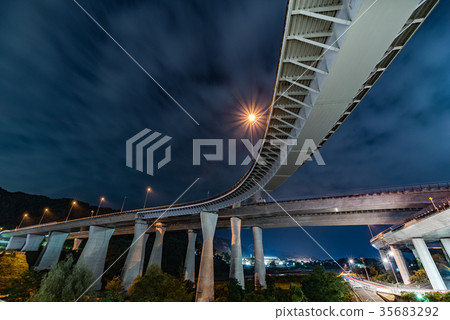 Highway bridge pier - Stock Photo [35683292] - PIXTA