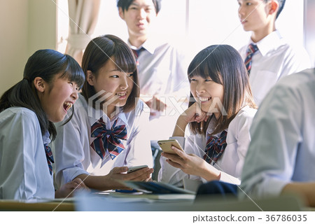 Student-Break time-Talks - Stock Photo [36786035] - PIXTA