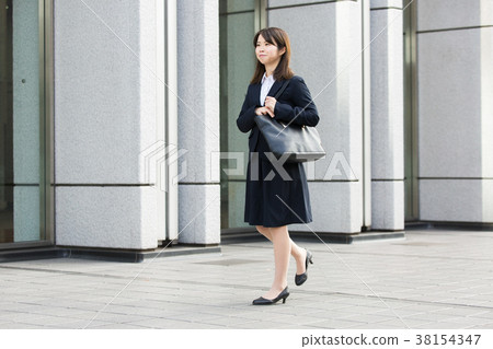 Woman in Recruit Suit - Stock Photo [38154347] - PIXTA